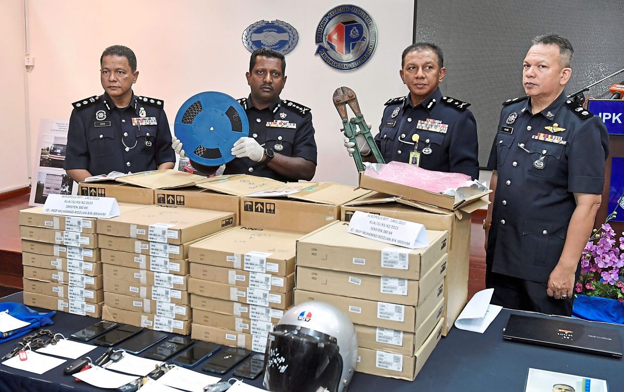 Thieves in cargo warehouse heist nabbed | The Star