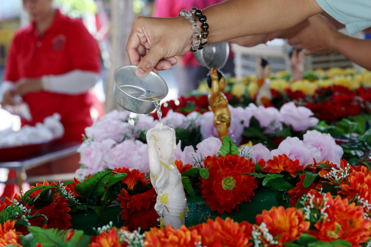 Grand Wesak Day celebrations throughout nation despite Covid-19 fears ...