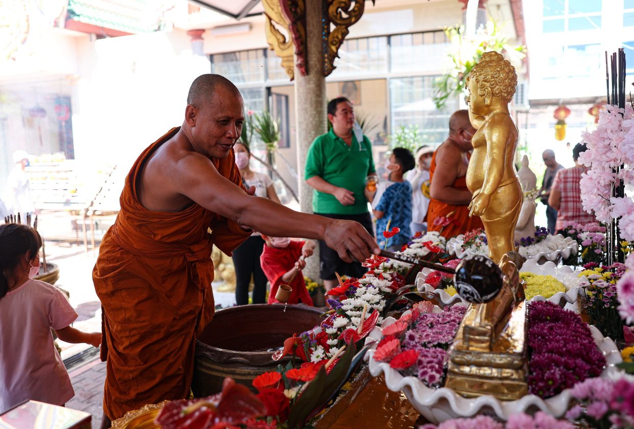 Grand Wesak Day celebrations throughout nation despite Covid-19 fears ...