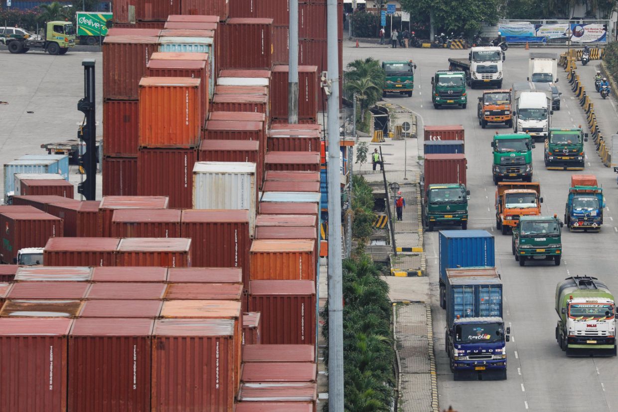 Indonesia economic growth keeps pace ahead of expected slowdown | The Star