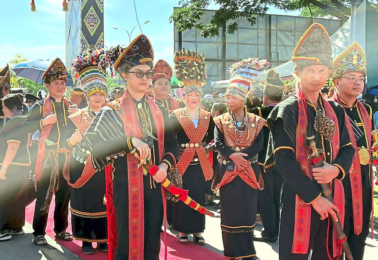 Young Bobohizan shines light on dying practice | The Star