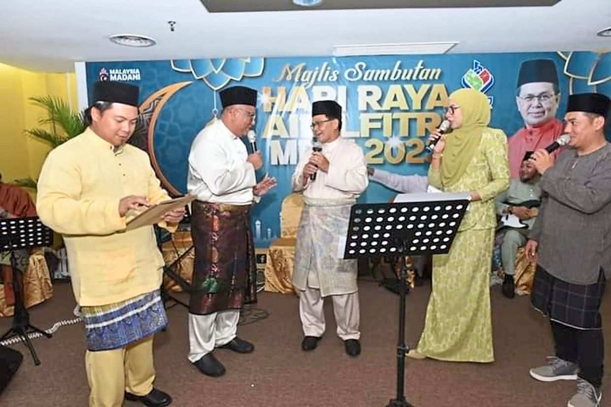 Mayor sings a song at Hari Raya celebration | The Star