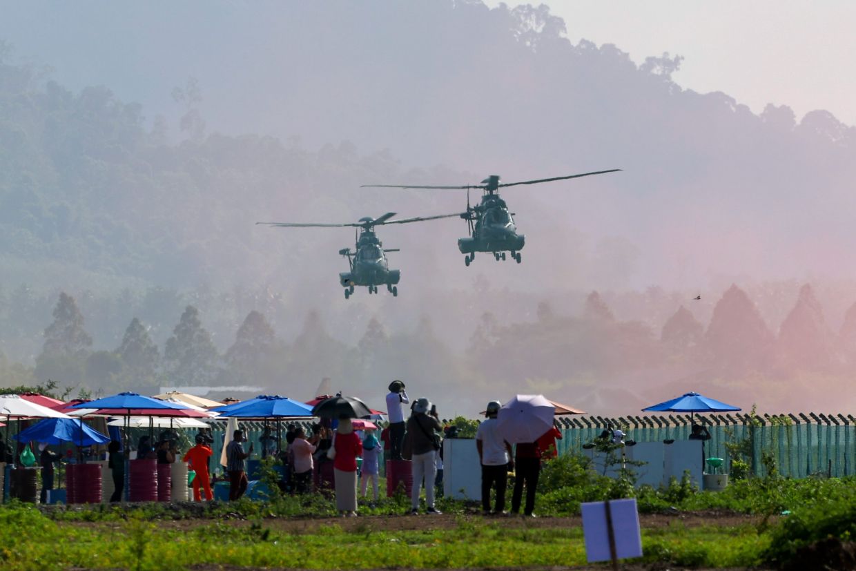 Lima'23 opens with aerial display by more than 70 M'sian Armed Forces ...
