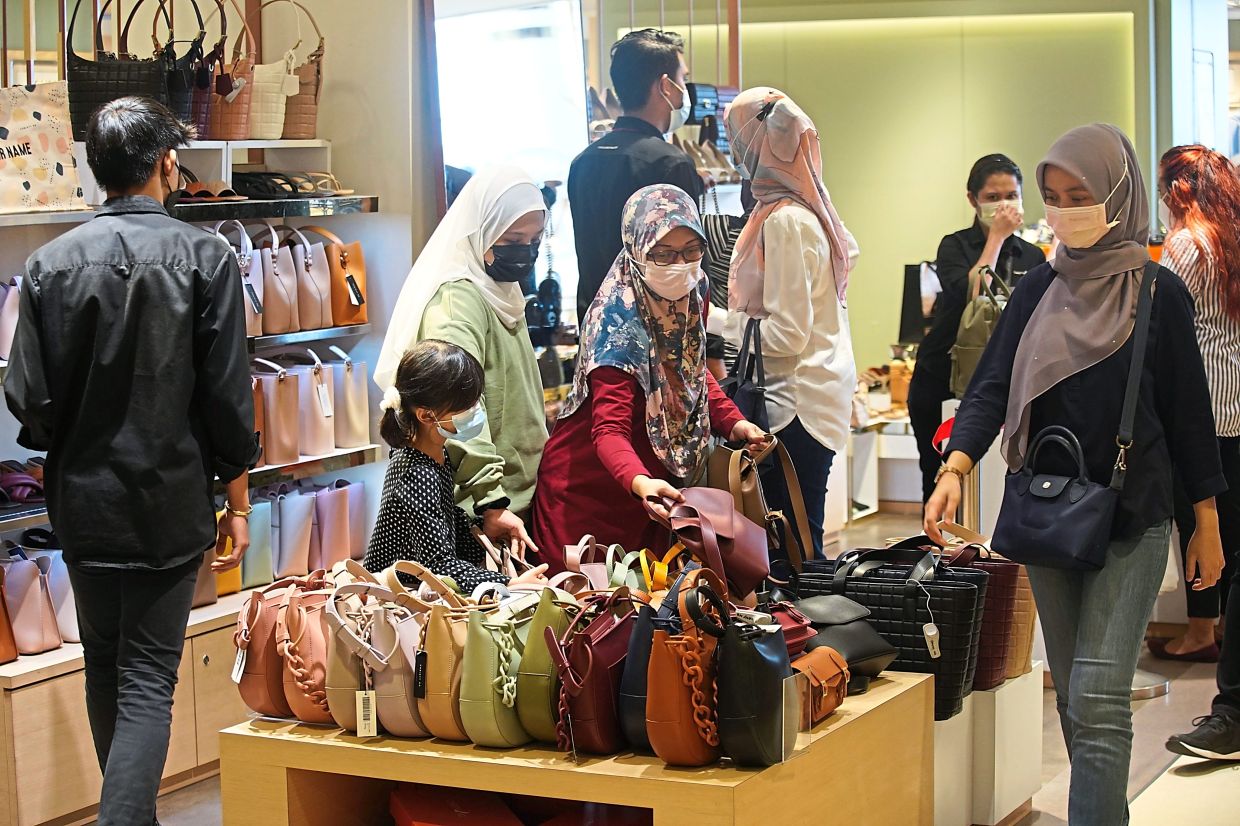 Department store’s sale offers gifts too | The Star