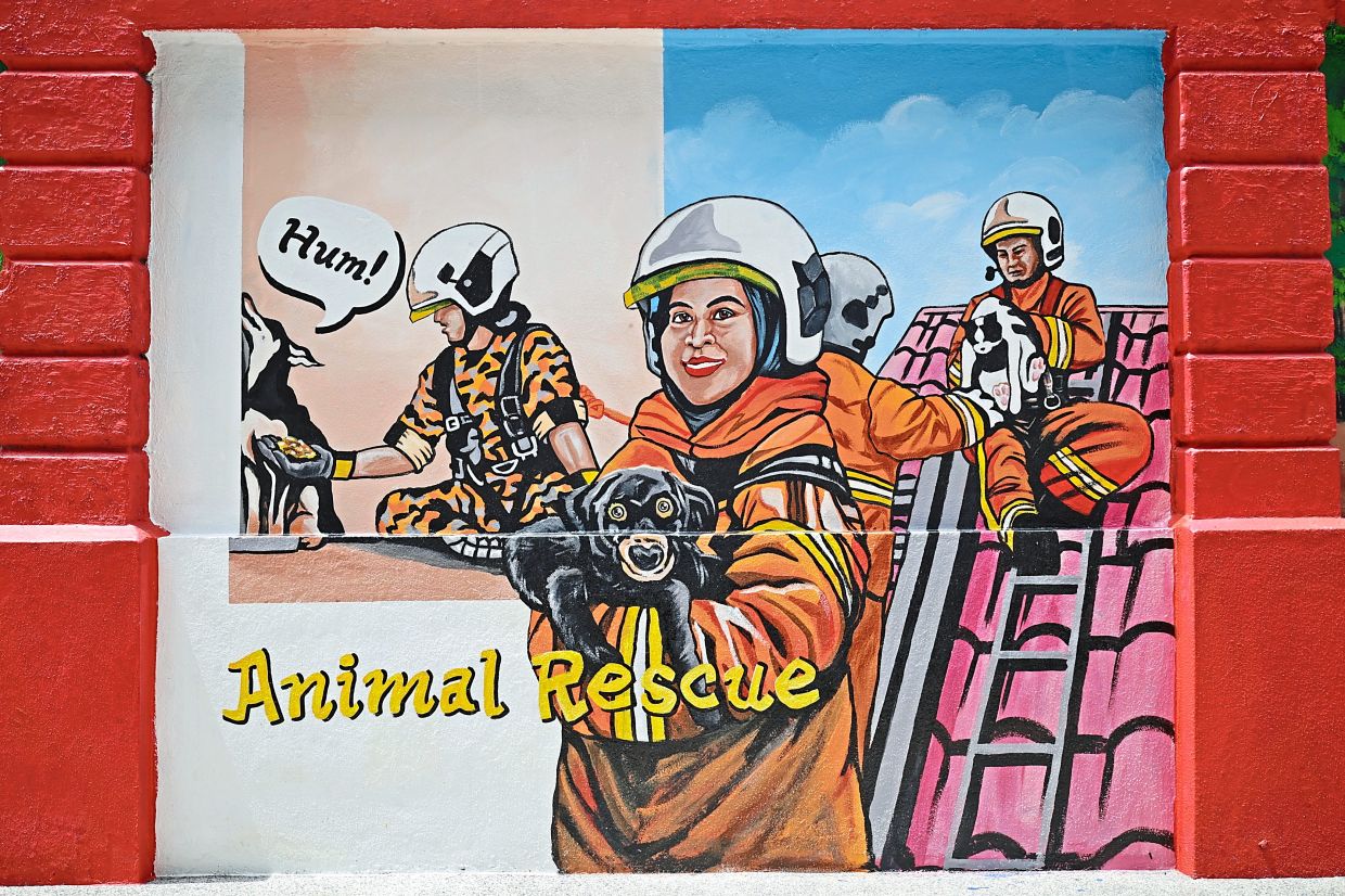 Mural tribute to firefighters | The Star