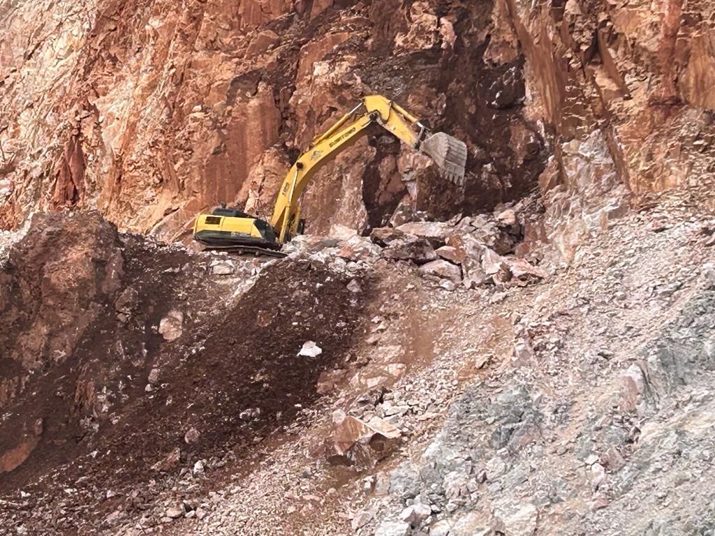Boulder lands on excavator in Simpang Pulai quarry, kills driver | The Star
