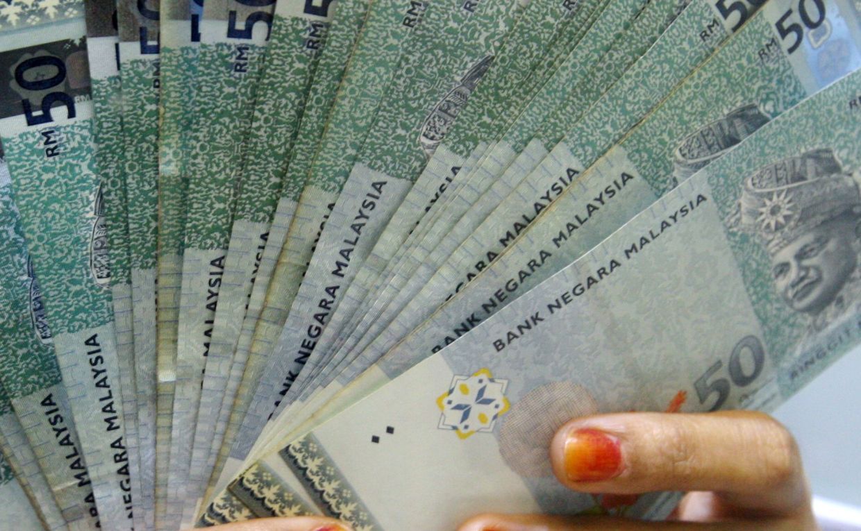 Ringgit ends lower versus greenback on oil price decline, expectation of US rate hike | The Star