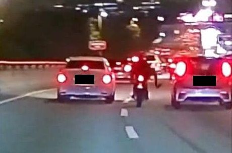 Cops probing viral video of biker kicking car on LDP | The Star