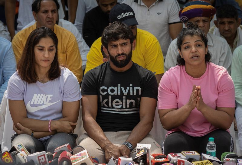 Wrestling: Wrestling-Indian athletes postpone medal-immersion protest ...
