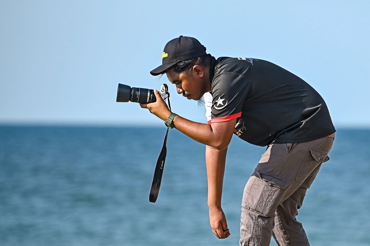 Shutterbug driven to succeed despite crippled right arm | The Star