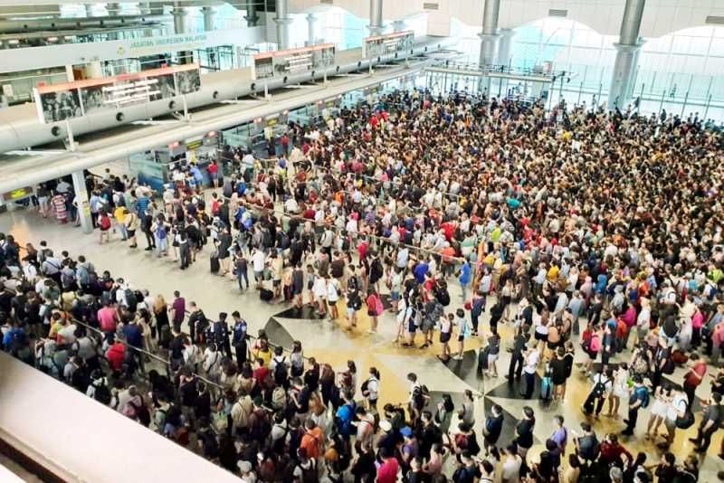 Still-empty immigration counters | The Star