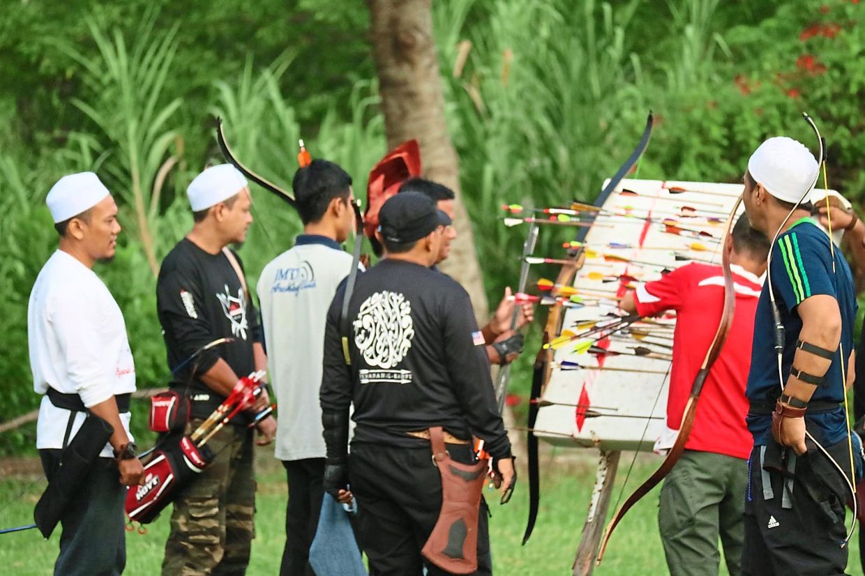 All kinds of bows for archers | The Star