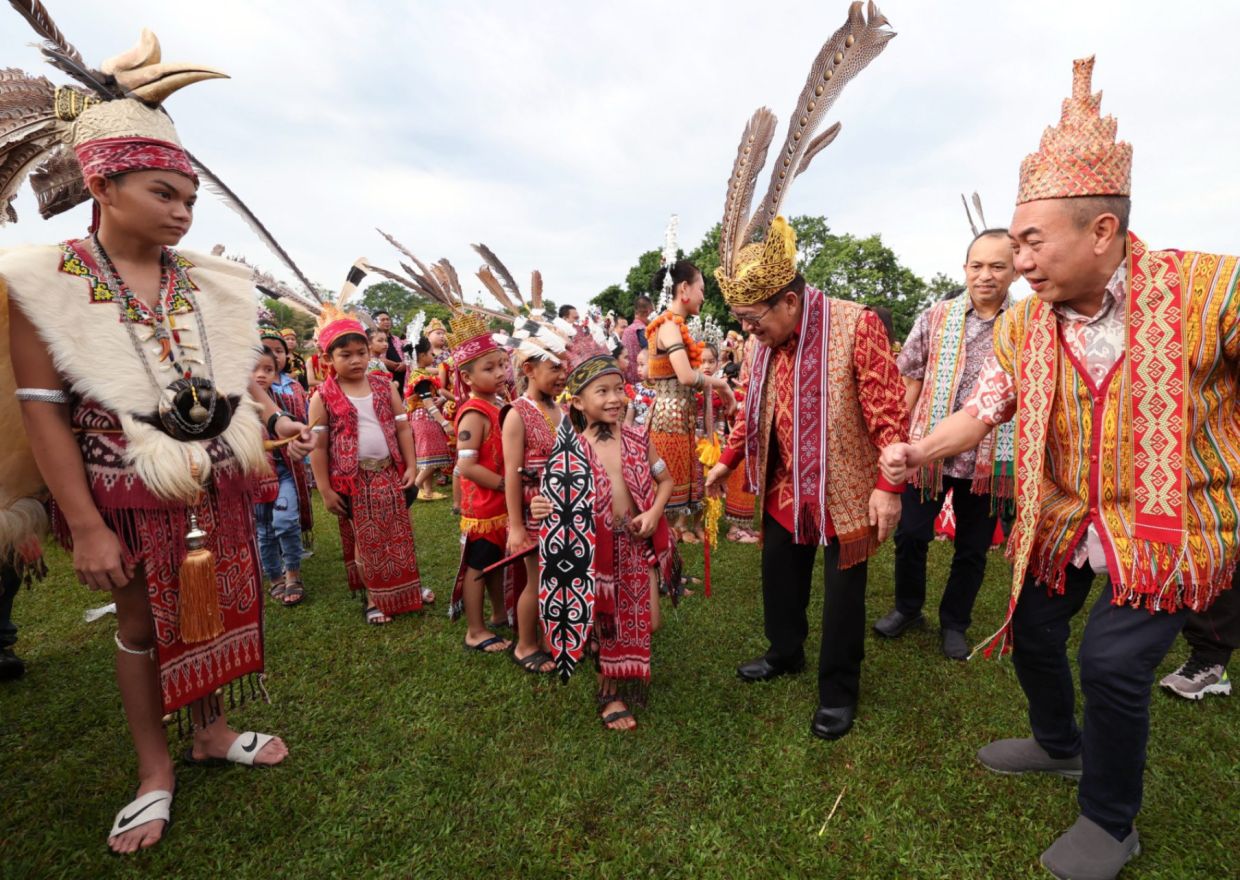 Over 2,000 participate in Betong Division Gawai parade | The Star