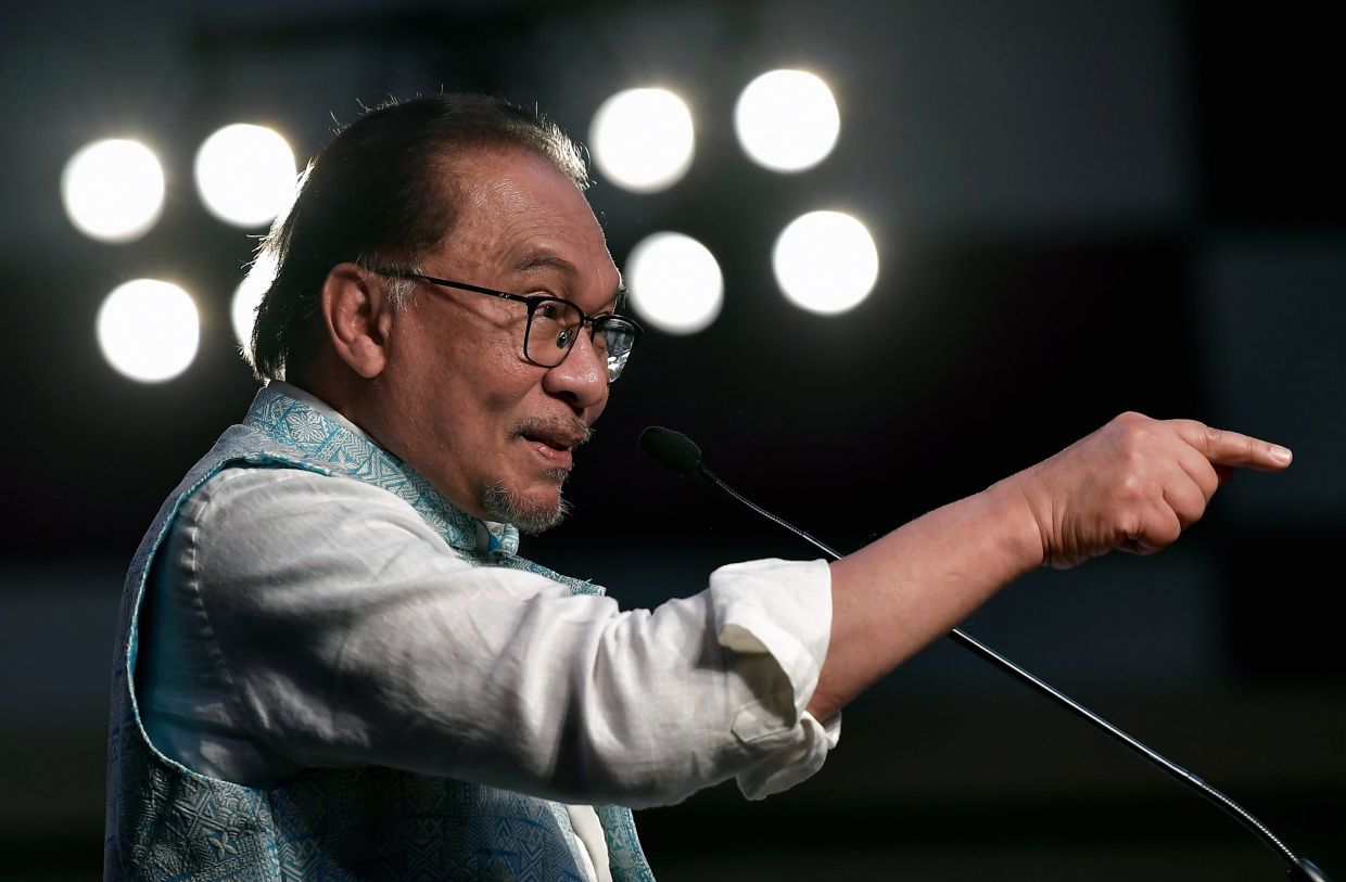 Anwar reminds Malaysians not to be duped by racist sentiment raised by ...