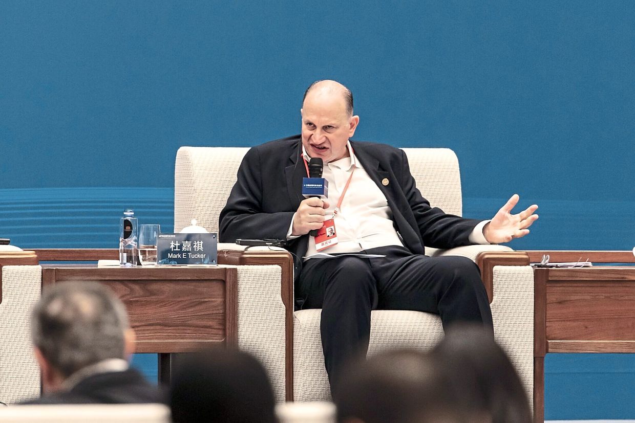 HSBC Asian growth plan targets mass affluent | KLSE Screener