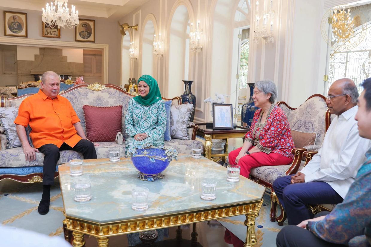 Singapore PM’s wife, minister make courtesy visit on Johor Sultan | The ...