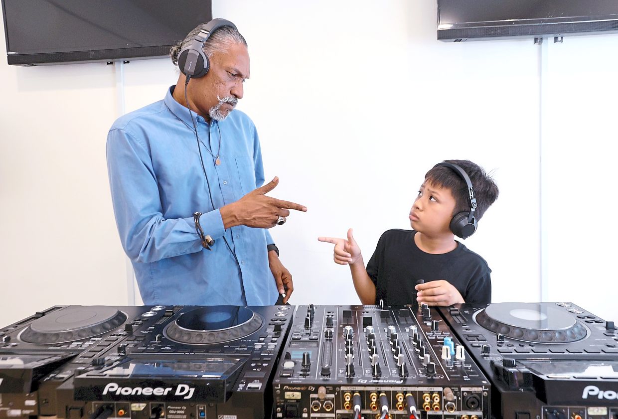 8YO Malaysian following in his dad's groove, aims to be a deejay | The Star
