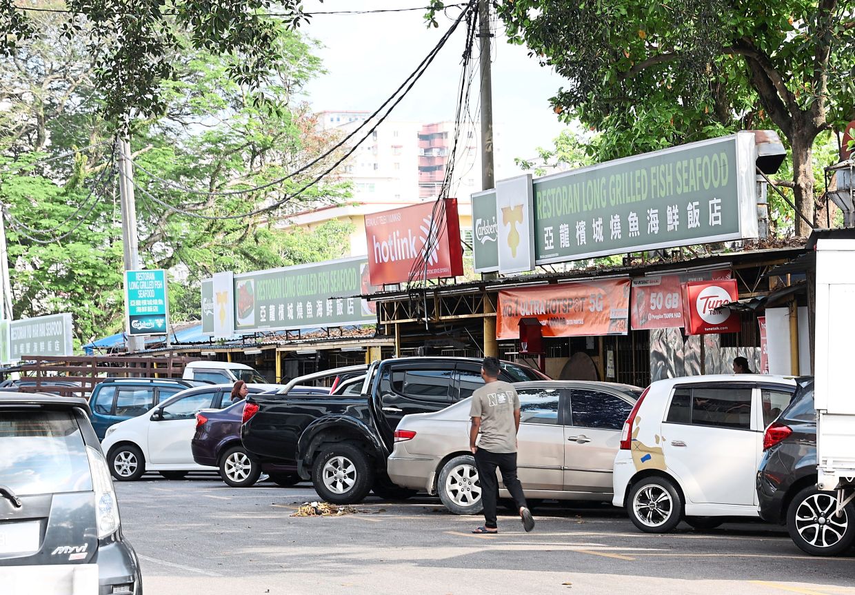 23 stalls operating on top of drain told to vacate | The Star