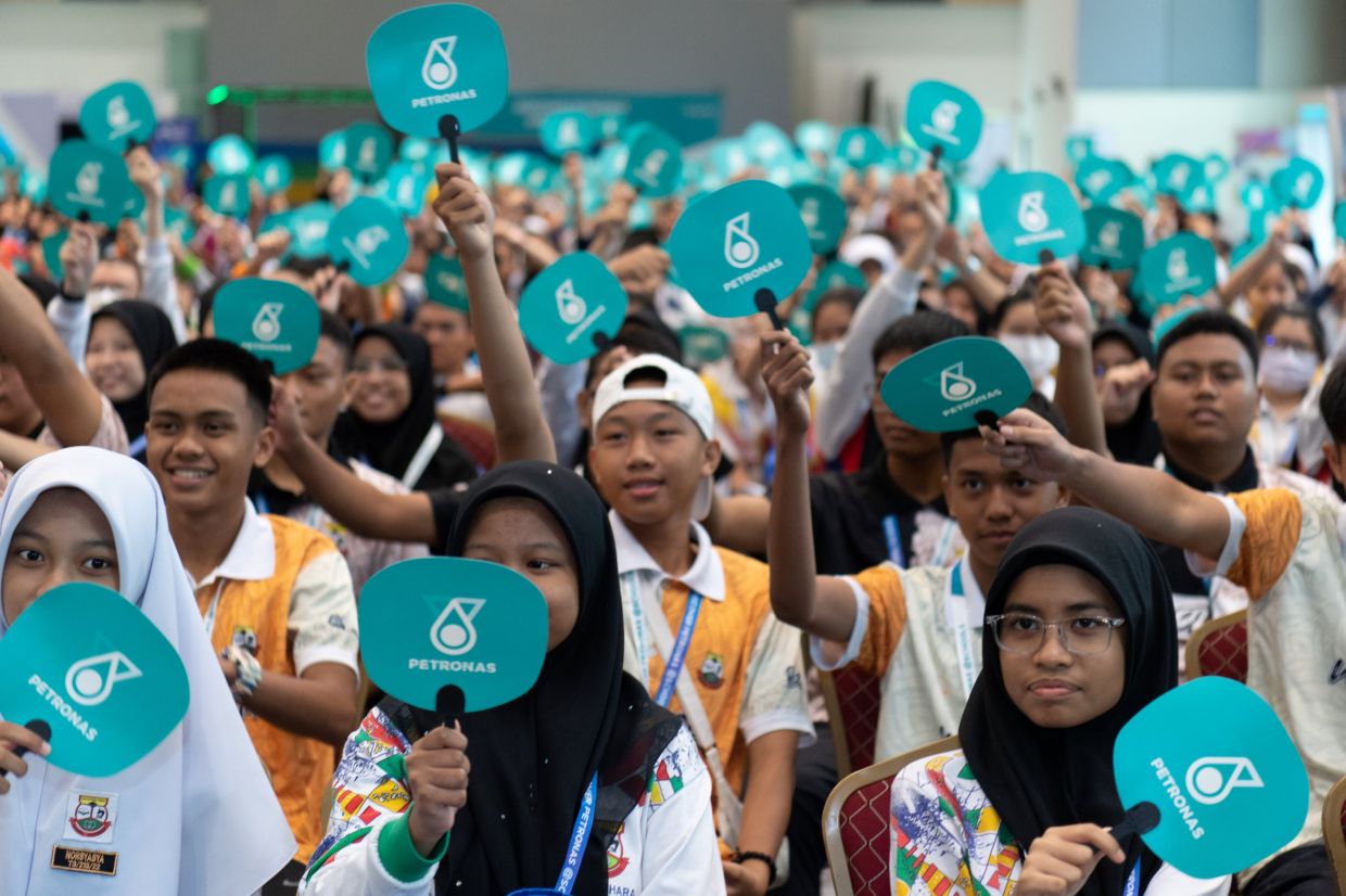 Tawau students get to know of education sponsorship, career opportunities in PETRONAS | The Star