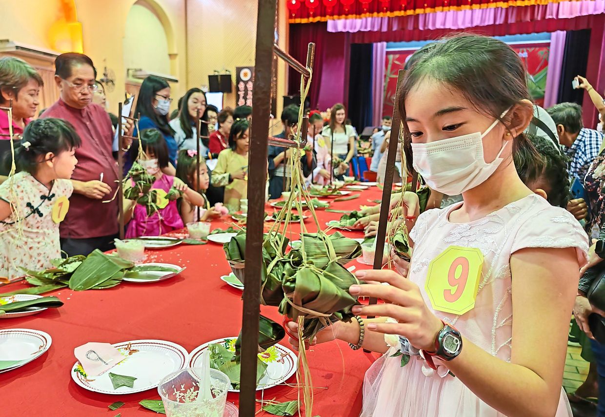 Children all wrapped up in dumpling tradition | The Star