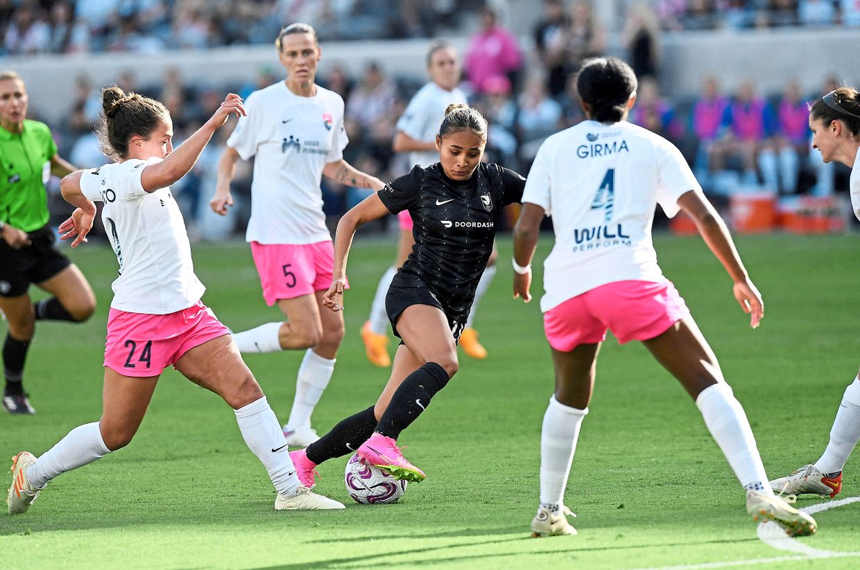 Football: All abuzz over Alyssa | The Star