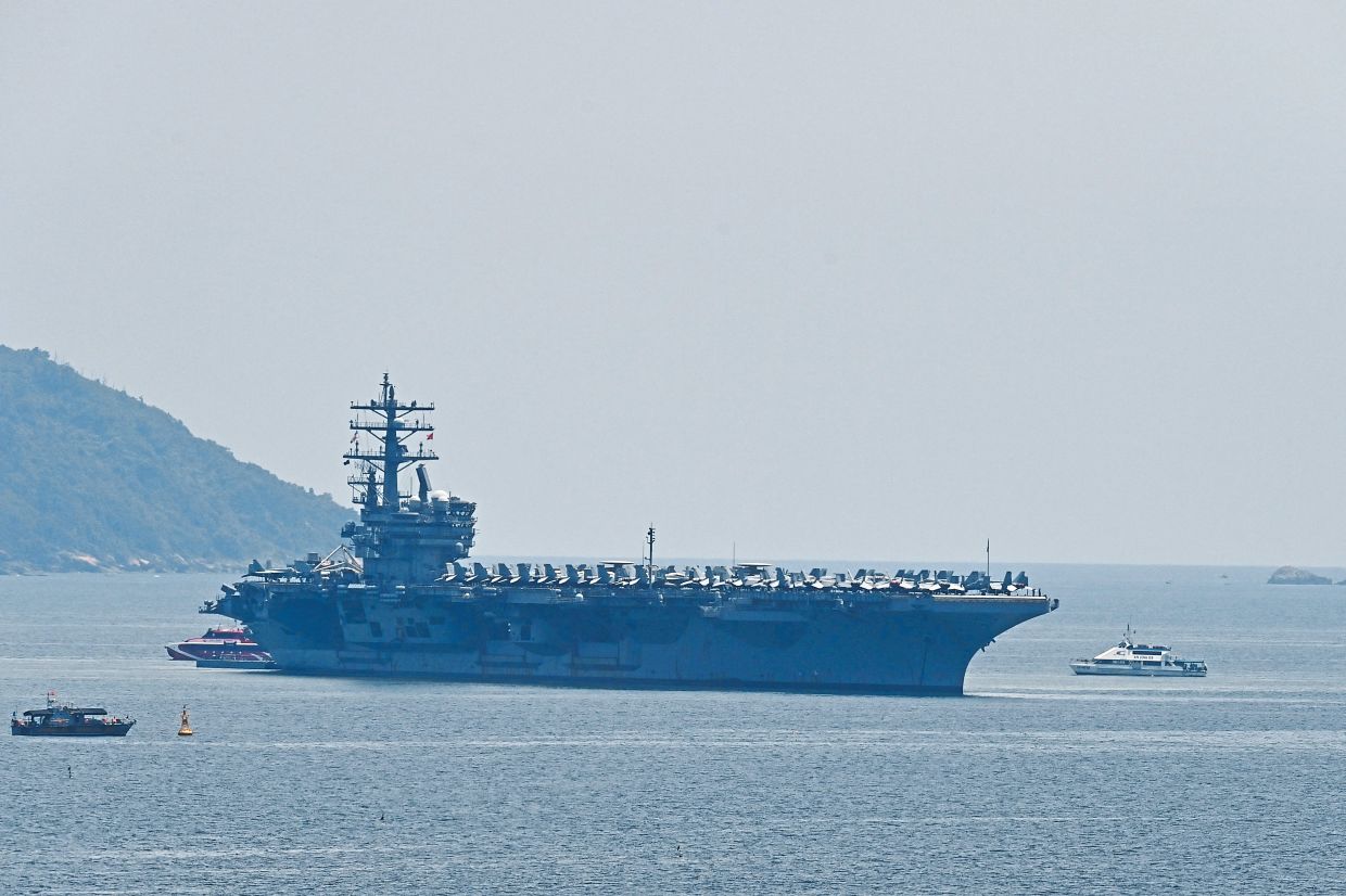 US aircraft carrier arrives | The Star