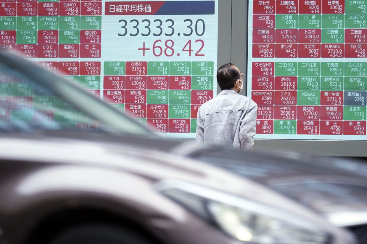 Asian markets swing as traders track events in Russia | The Star