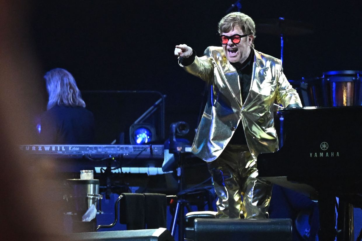'Emotional' Elton John performs final concert in Britain, closes ...