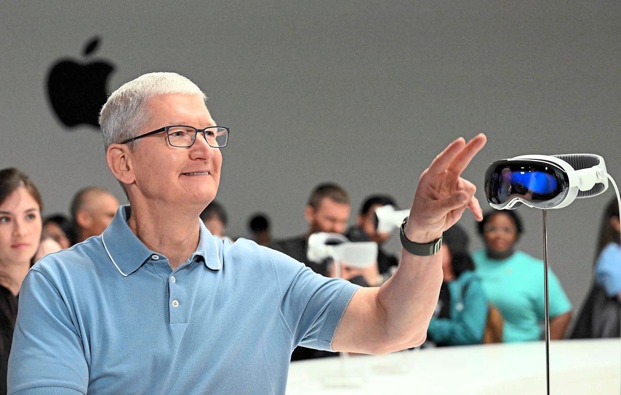 Apple fails to end lawsuit over CEO’s China sales comment | The Star