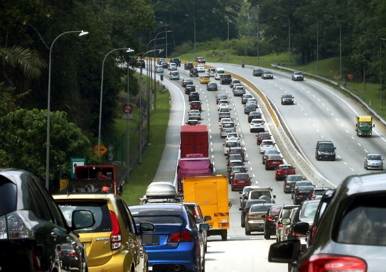 Long weekend: Traffic slow on major highways | The Star