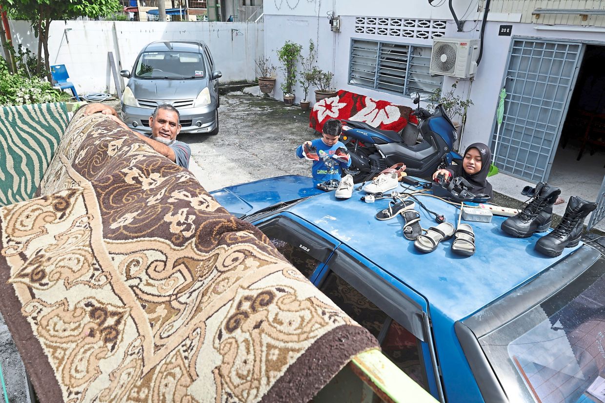 A weekend of back-breaking labour after the storm | The Star