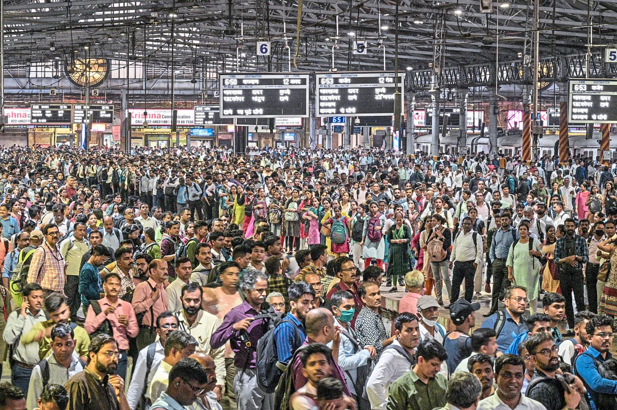 Spotlight on India’s faceless, nameless commuters | The Star