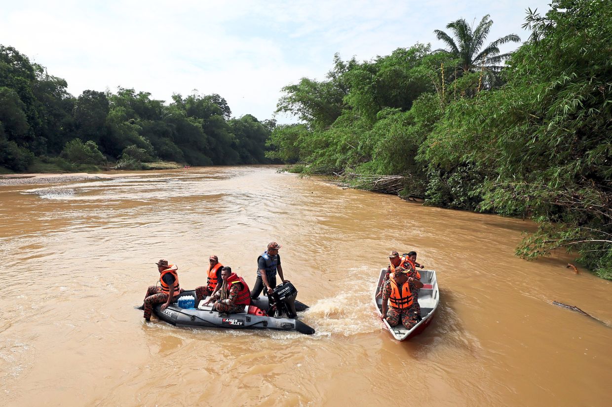 Search over 32km for missing victims of water surge | The Star