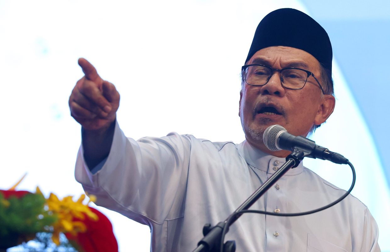 Anwar announces incentives to improve welfare of Felda folk | The Star