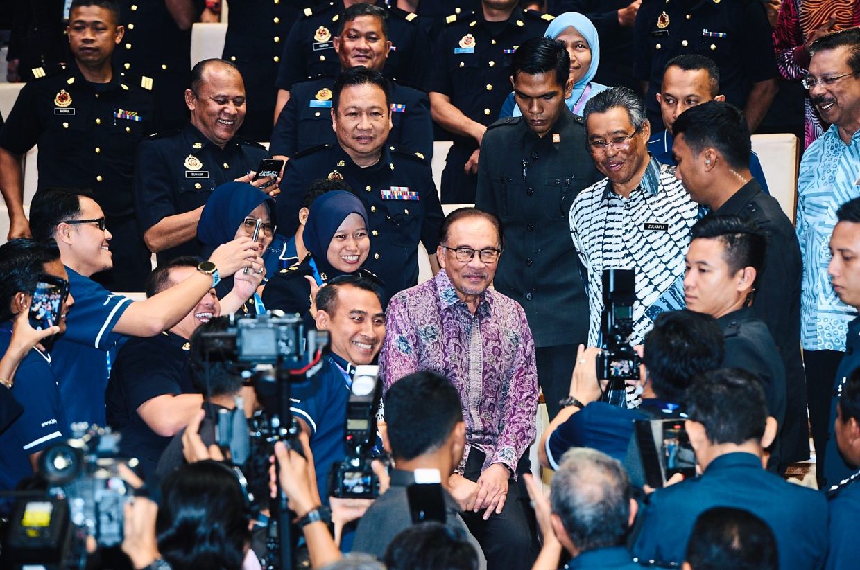 Anwar: I have your back | The Star