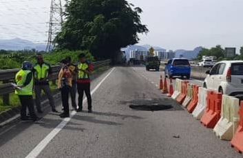 2.4m deep sinkhole appears over night on Jalan Jelapang-Ampang in Perak ...