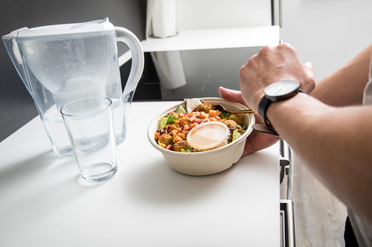 Losing weight: Watching the clock is similar to watching calories | The ...