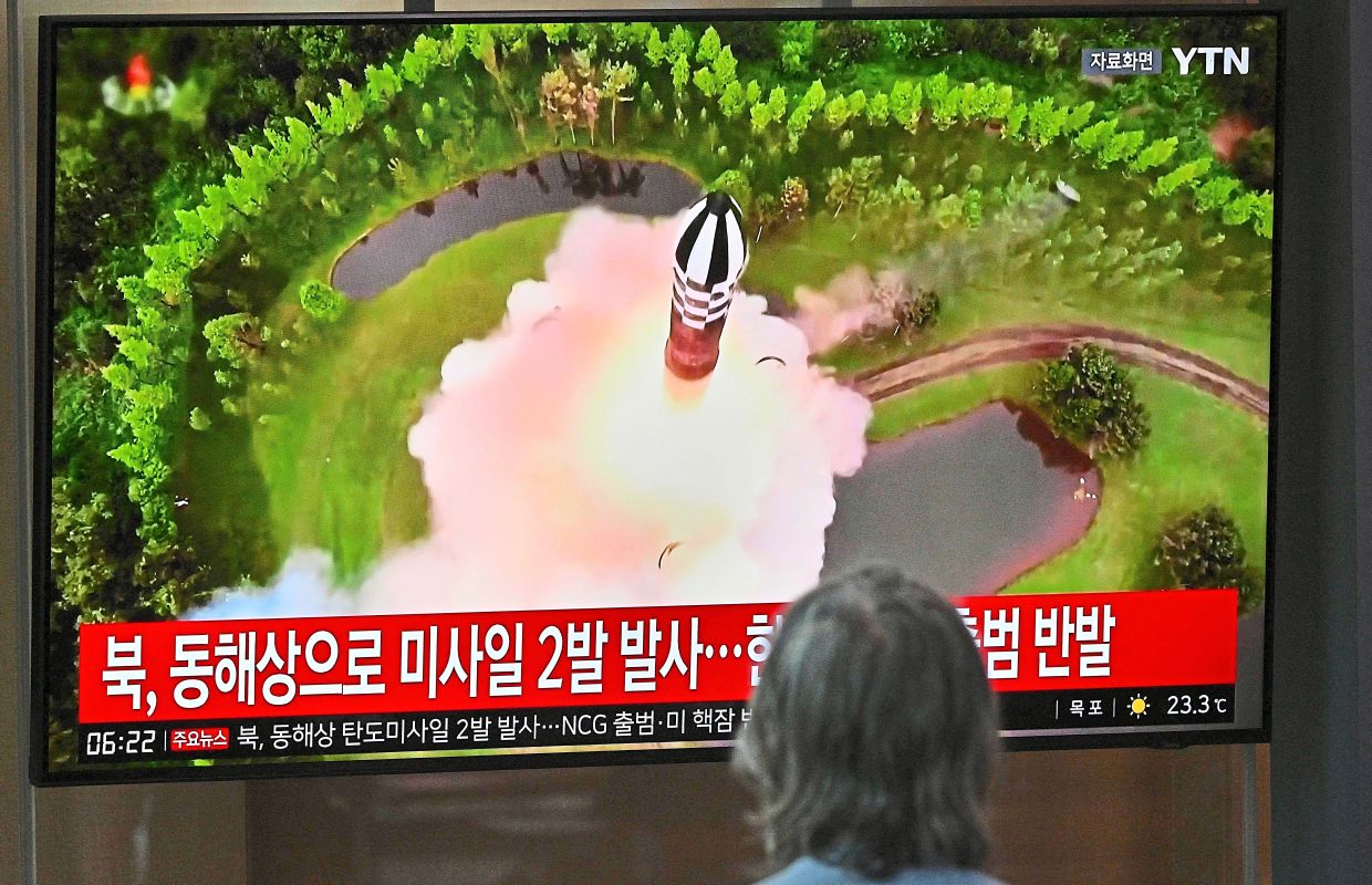 Pyongyang Fires Two Missiles As Us Docks Nuclear Sub In S Korea The Star