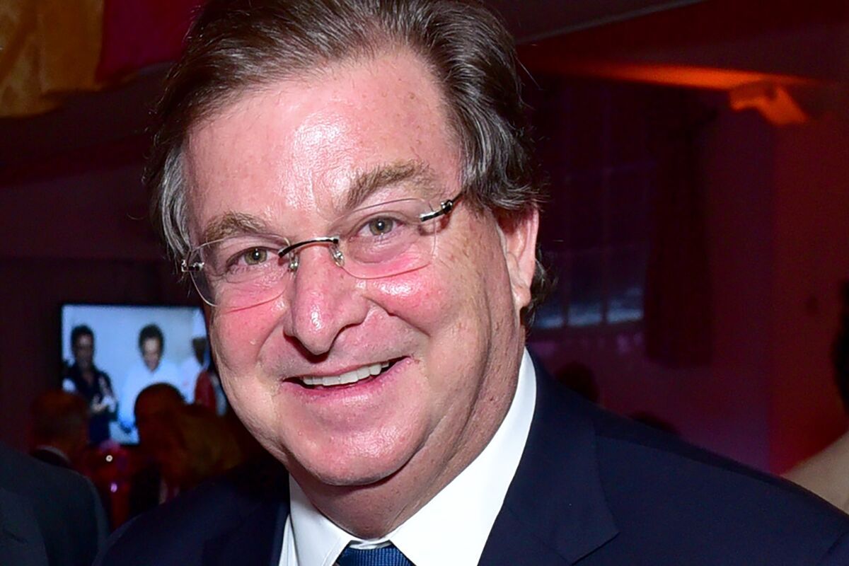 Billionaire Gilinski raises bid for Colombian retailer | The Star