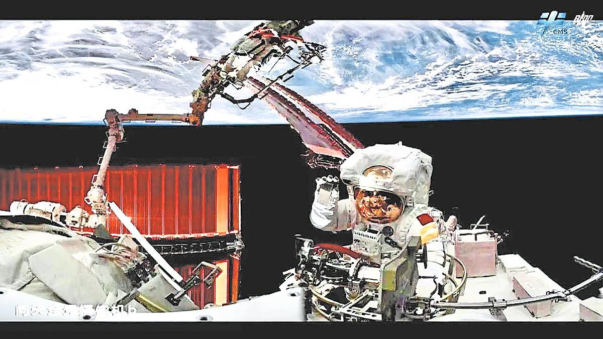 Crew out in zero gravity | The Star