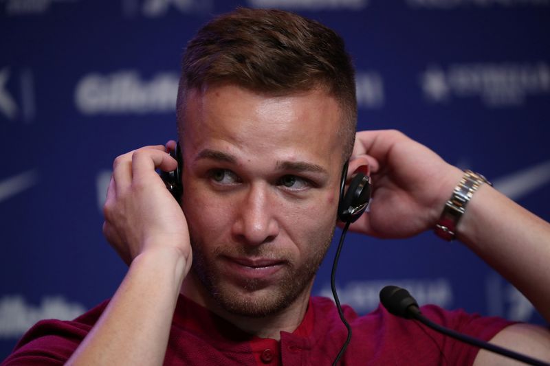 Football: Soccer-Midfielder Arthur joins Fiorentina on loan from ...