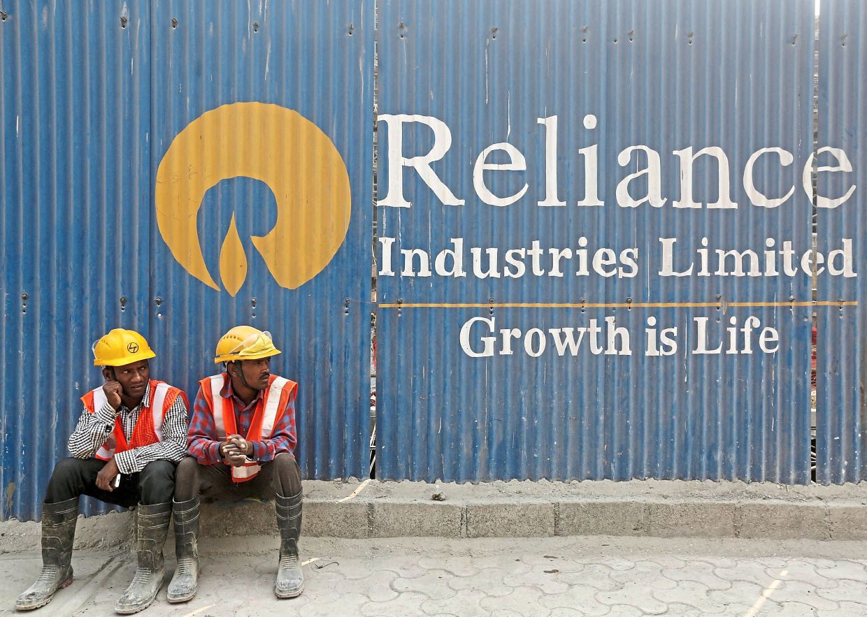 India’s Reliance eases off highs as 1Q profit dips | The Star