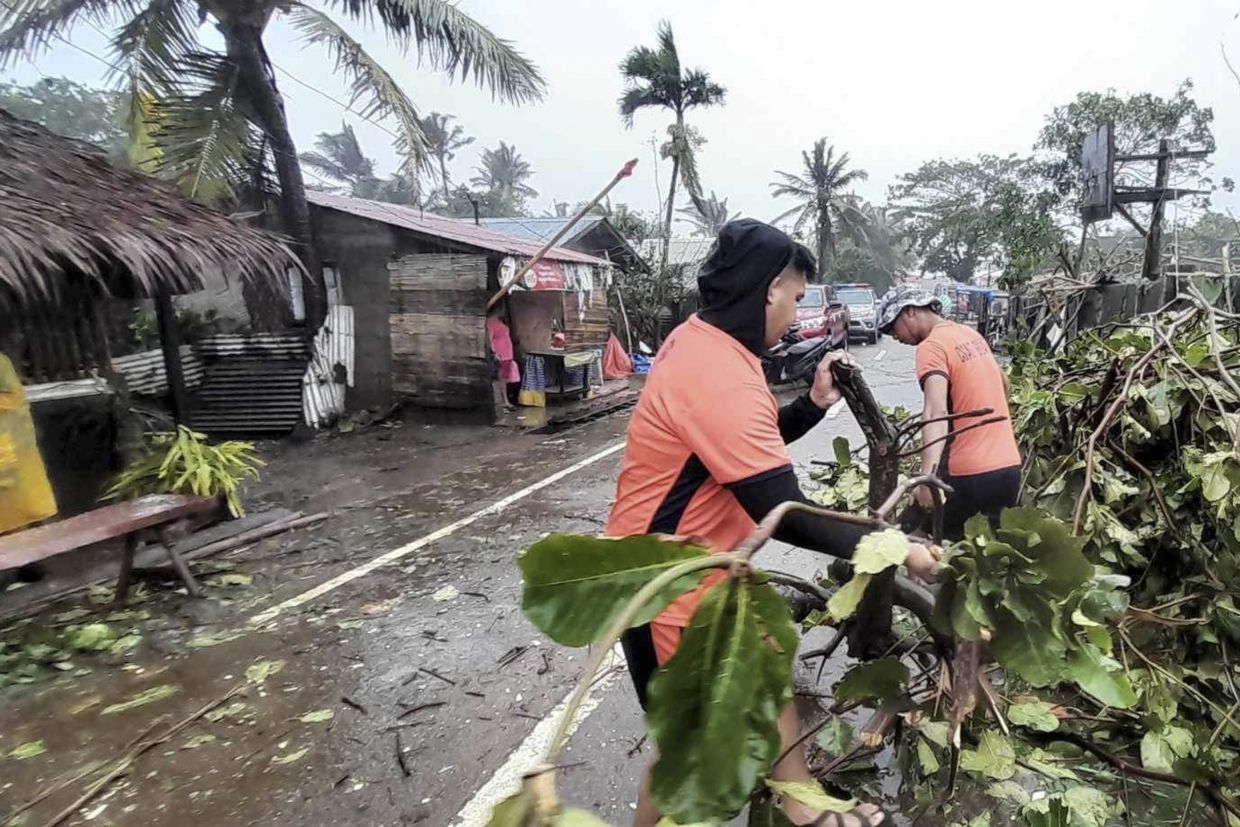 One dead as typhoon Doksuri batters Philippines (update) | The Star