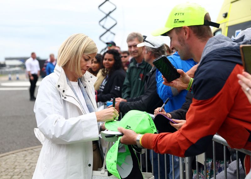 Motorsport: Motor racing-All F1 teams to nominate female drivers in ...