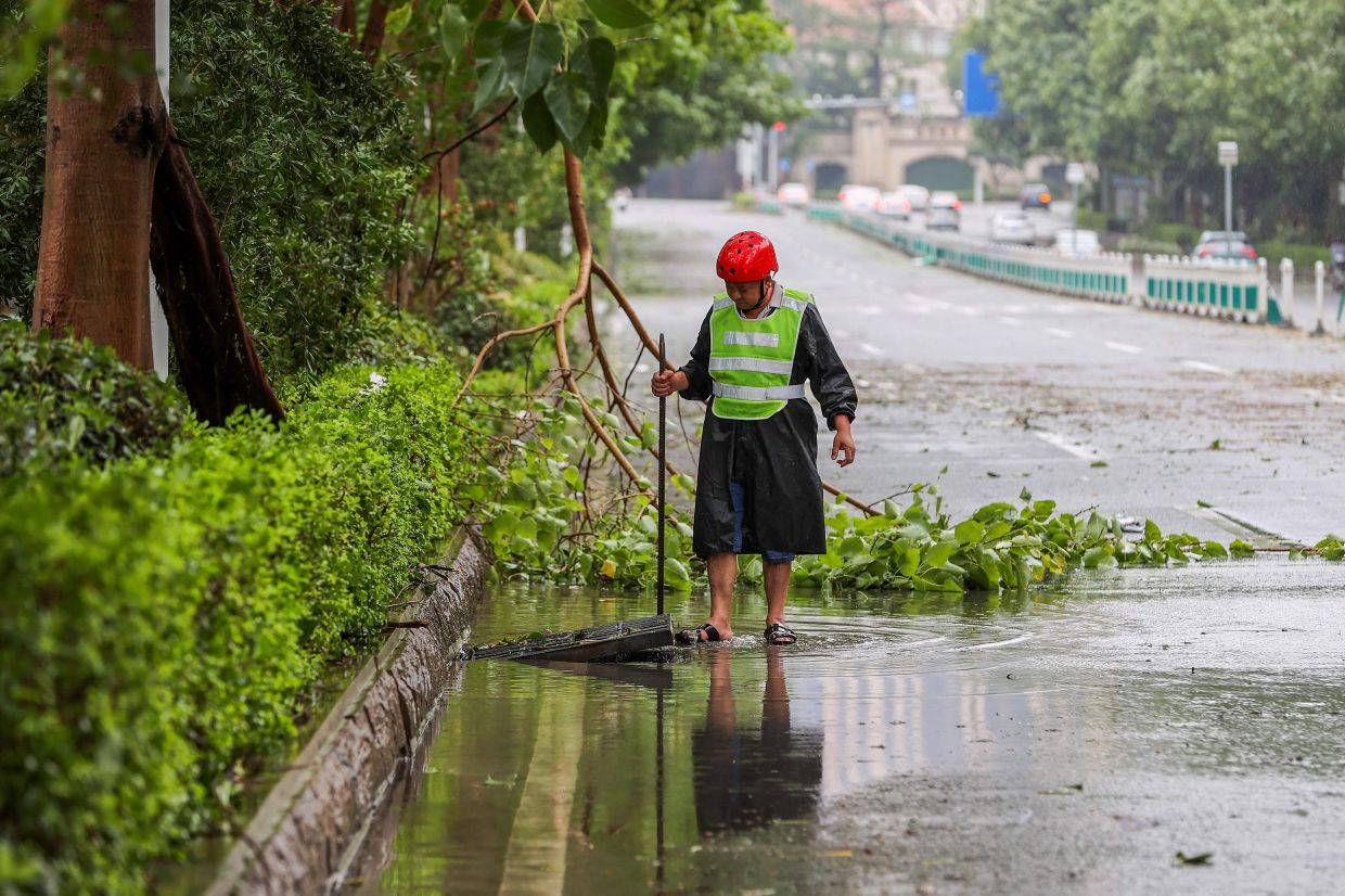 Rain hits northern China as Typhoon Doksuri rolls inland; Philippines ...