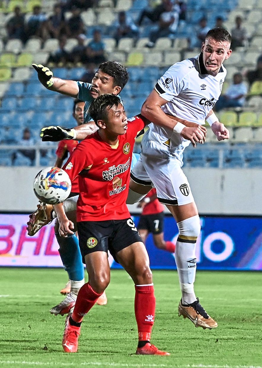 Football: Mamut’s mammoth miss | The Star