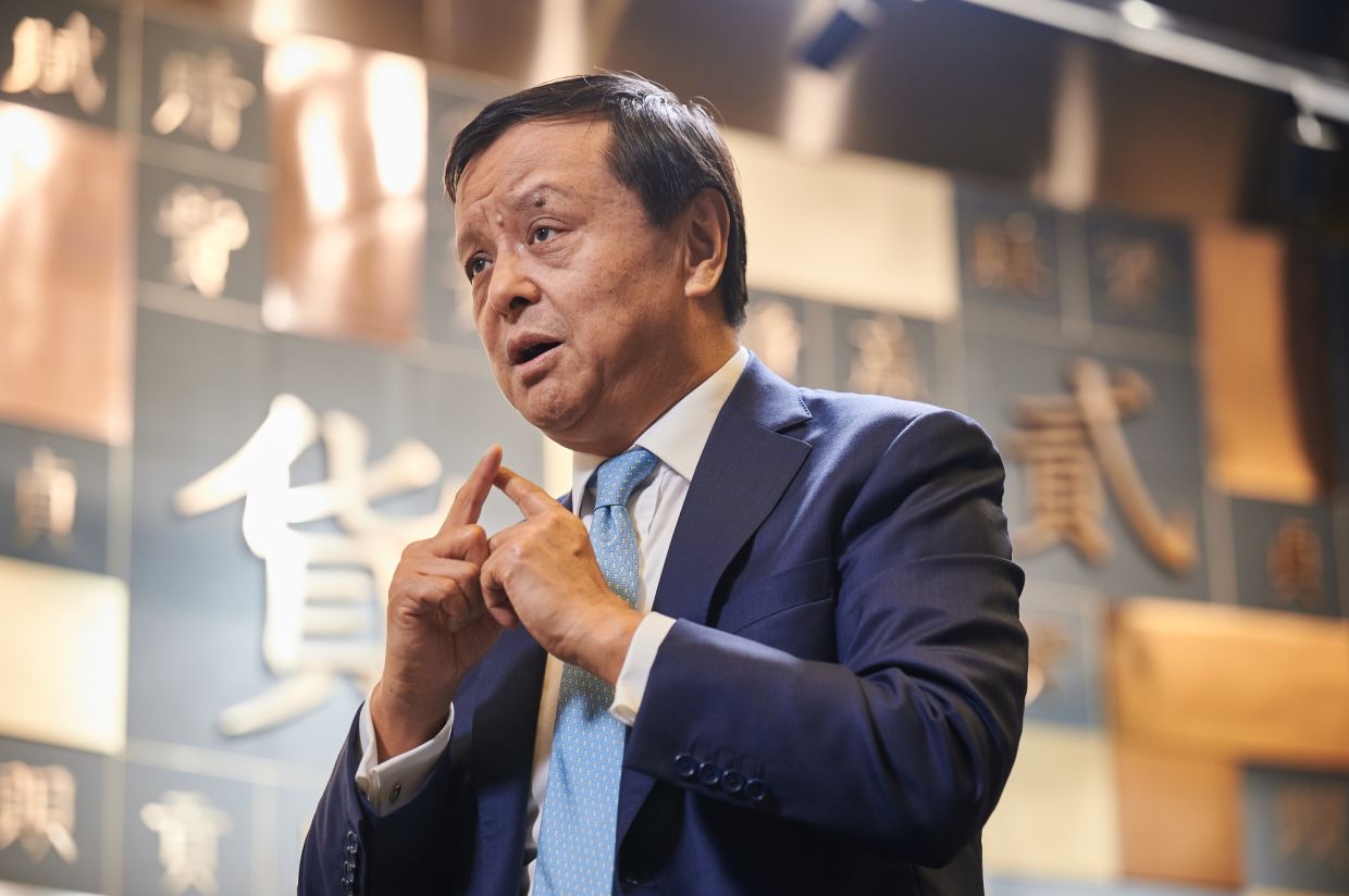 Former HKEX boss’ venture tops US$1bil valuation | The Star