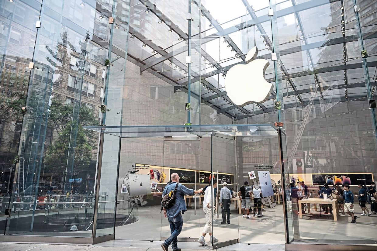Apple faces longest sales drop in decades | The Star