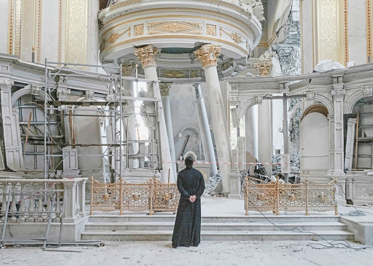 Colossal destruction at Ukraine landmark | The Star