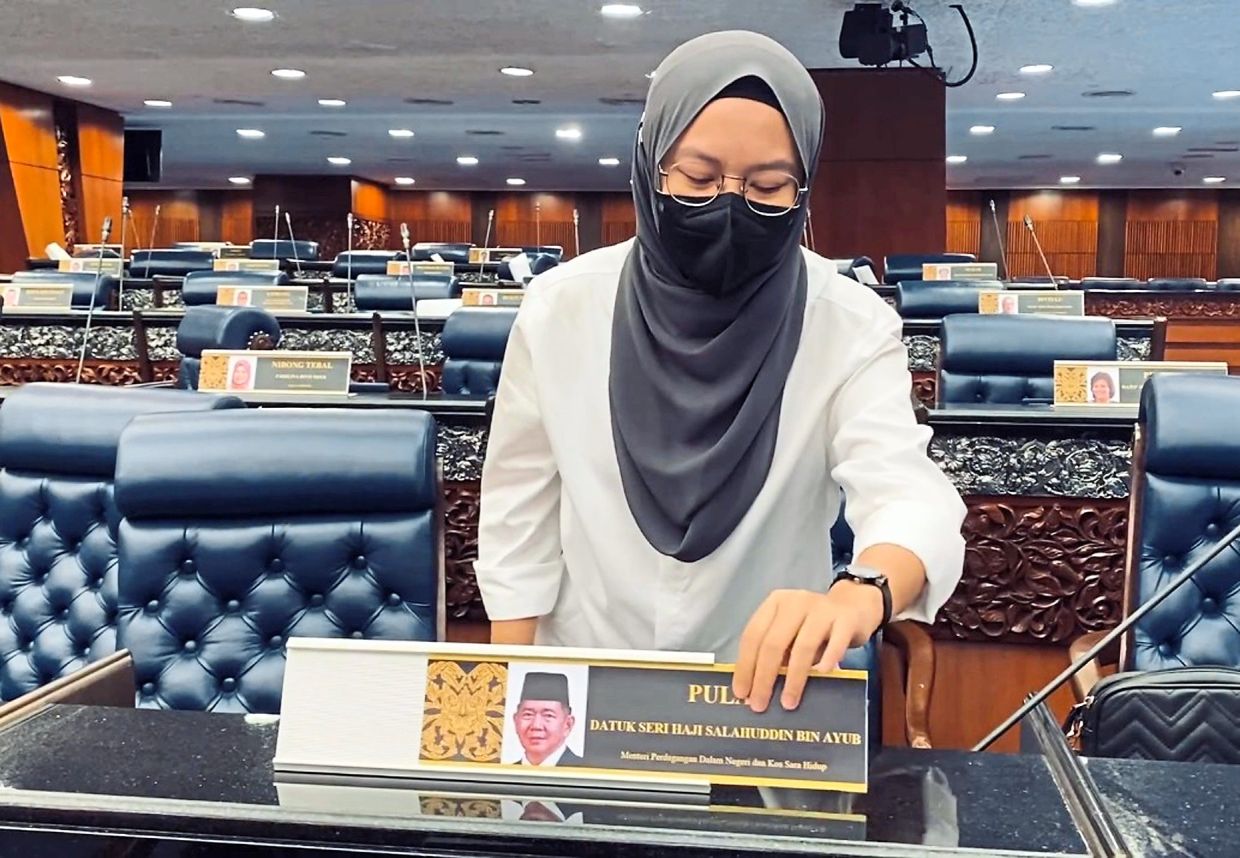 Salahuddin’s daughter makes emotional trip to Parliament | The Star